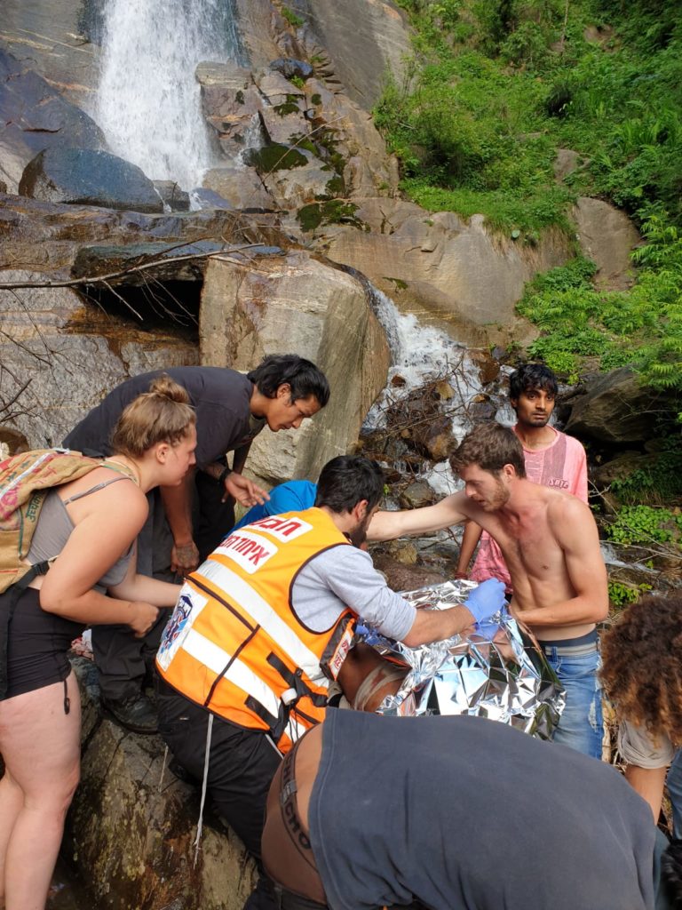 Israeli EMT Rescues Injured Hiker in India's Himalayan Mountains ...