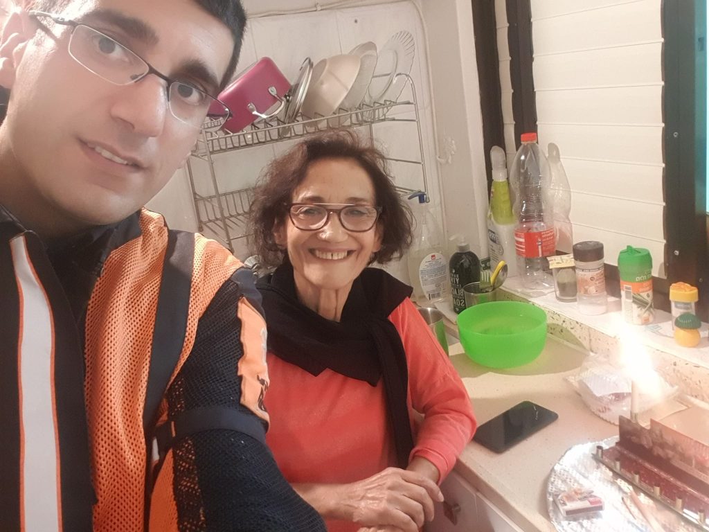 Helping Others With A Smile - Ten Kavod Rishon LeZion - United Hatzalah ...