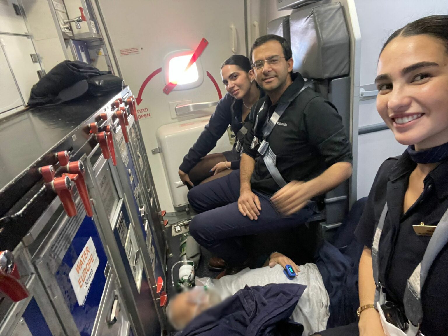 Physician Saves Passenger During Mid-Flight Medical Crisis - United ...