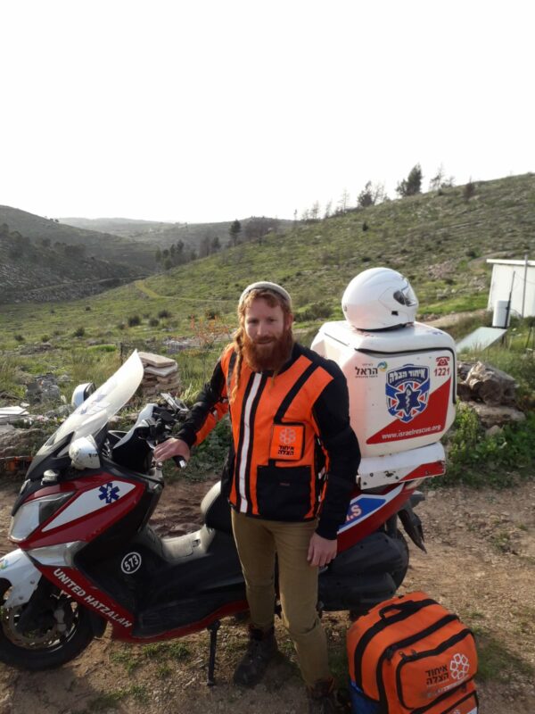 ‘Circle Of Life’: EMT Delivers Baby in Emergency Home Birth Following ...